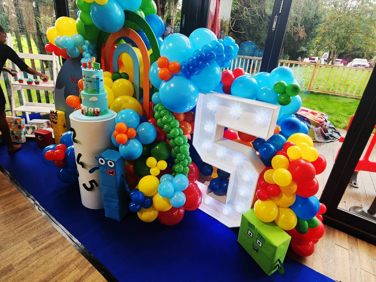 Epic Entertaining: How to Host a Party That Stands Out?