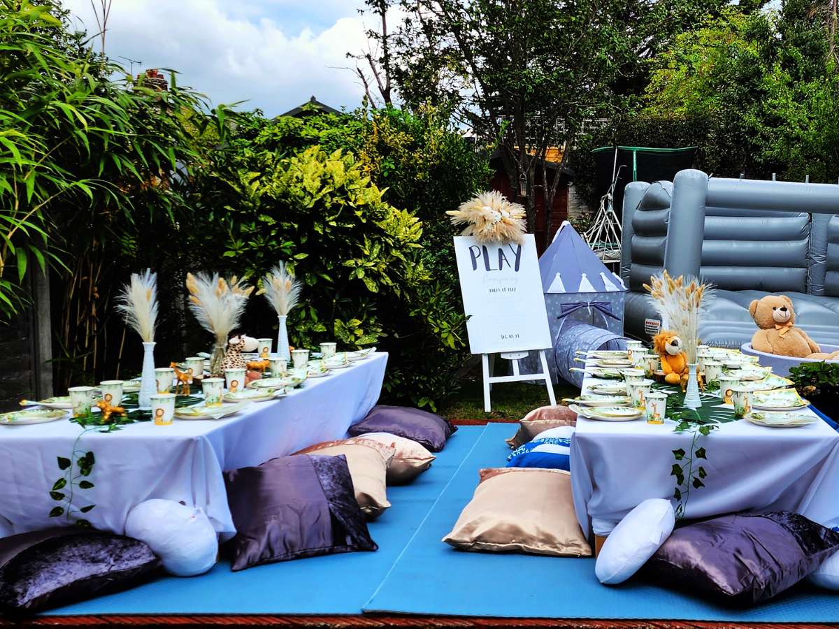 Insta-Glam: Social Media-Worthy Signature Party Moments