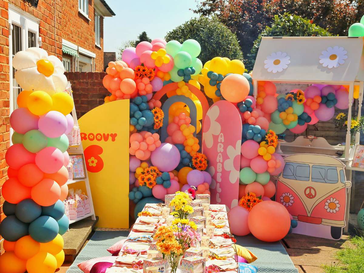 Insta-Glam: Social Media-Worthy Signature Party Moments